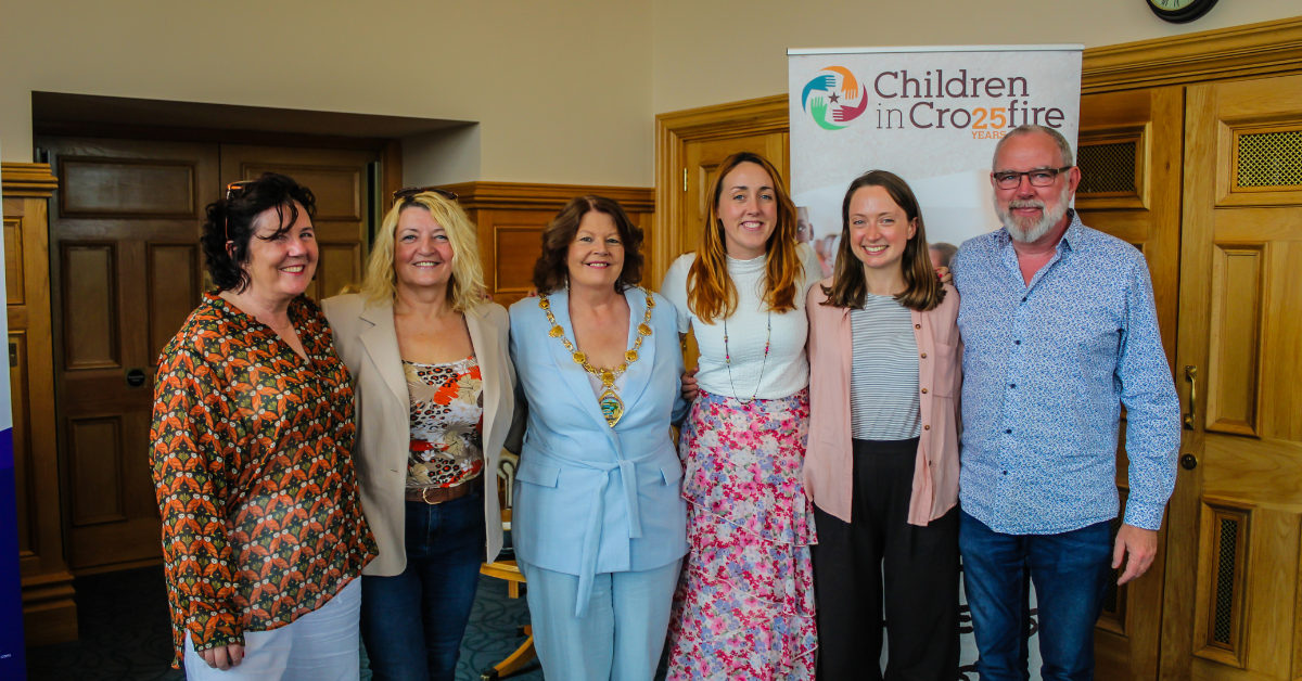 MAYOR CONGRATULATES LILIES ON THE LOUGH - Children in Crossfire